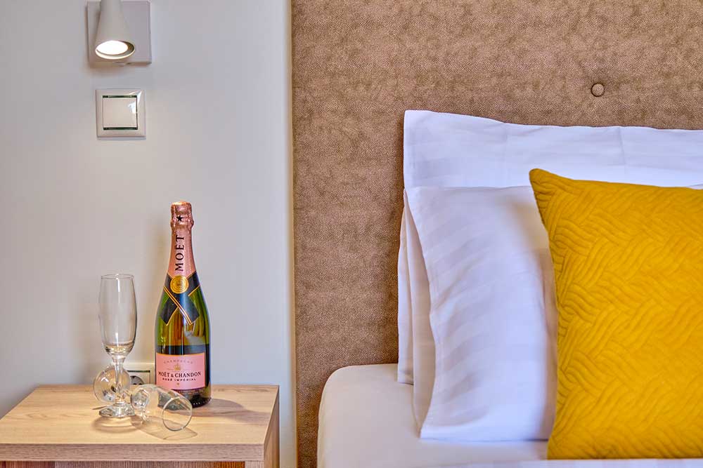Sunflower Suite 102 - Sunflower Suites